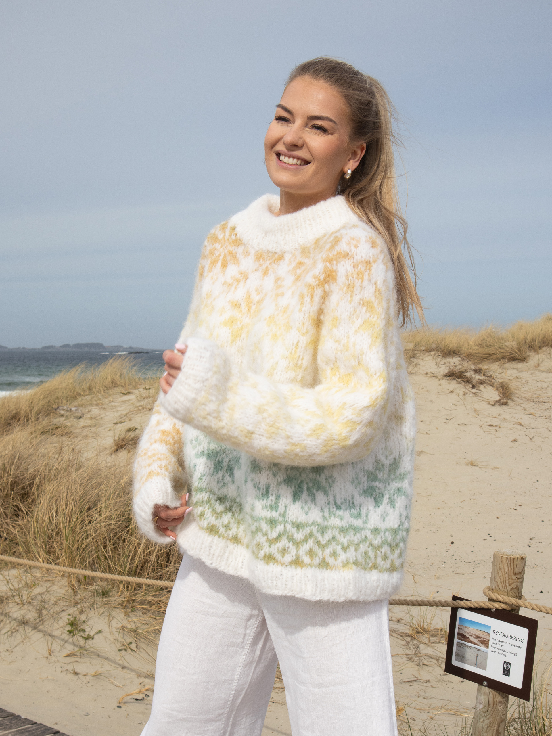 24-31 Carly sweater Caribbean Kiwi (Mohair + Caness) M/ läderlapp - Garnius