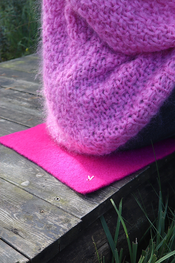 460-01B Suzy Genser Rosa Sløyfe - Garnius - Garnius.se