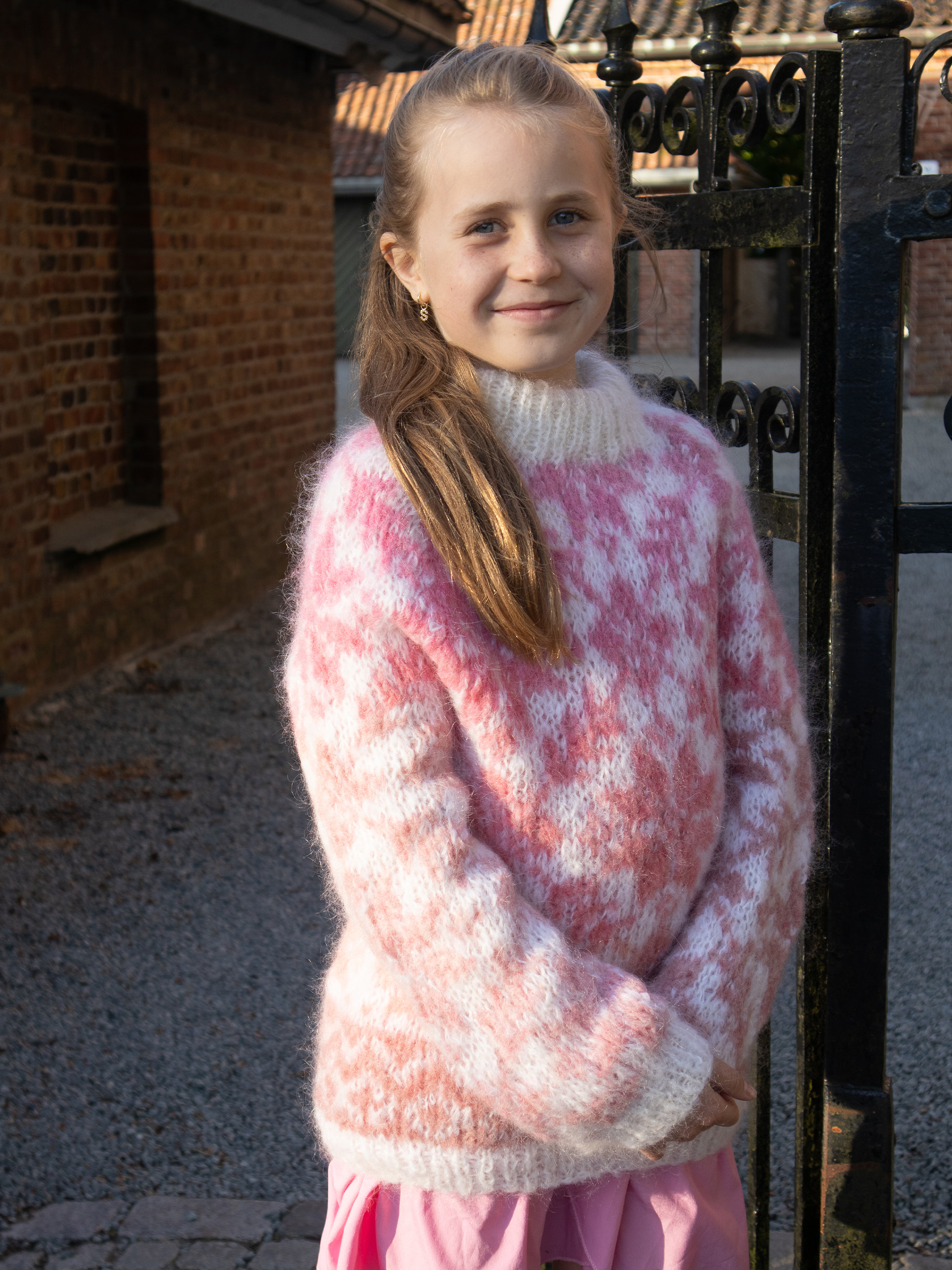 125-23 Carly barntröja (Påfugl in Paris + Caness) - Garnius